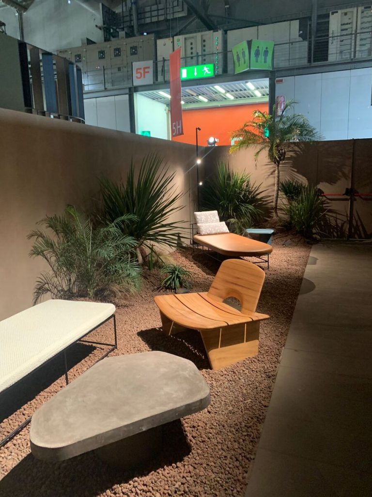 Meet the Top Stands with The Latest Chair Trends